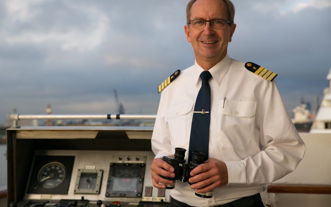 Hapag-Lloyd Cruises: Kapitäne der HANSEATIC nature benannt - Hamburg ...
